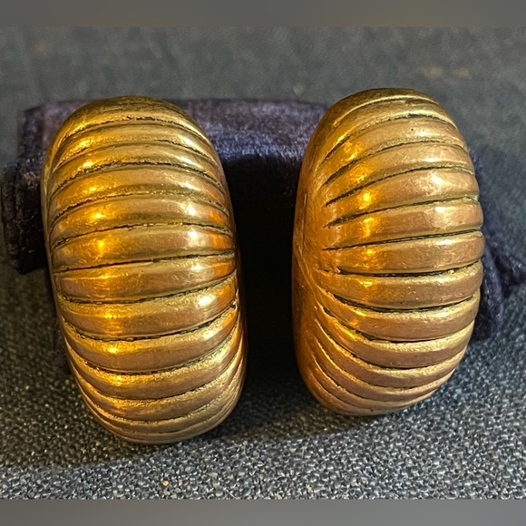 La Contessa | Jewelry | Vintage La Contessa By Mary Demarco Shrimp Clip ...